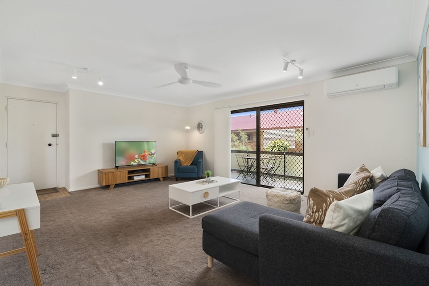 Elegant Beachside Gem - Bribie Island