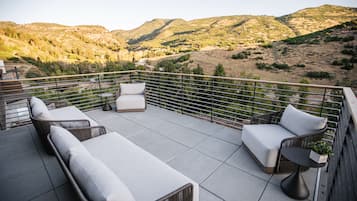 Suite (Red Tail) | Roupa de alta qualidade, minibar, cofre no quarto