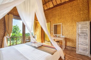 Quarto Duplo Deluxe, 1 cama de casal, vista para a montanha | Secretária, Wi-fi grátis, roupa de cama fornecida 