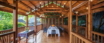 2 restaurantes, pequenos-almoços servidos 