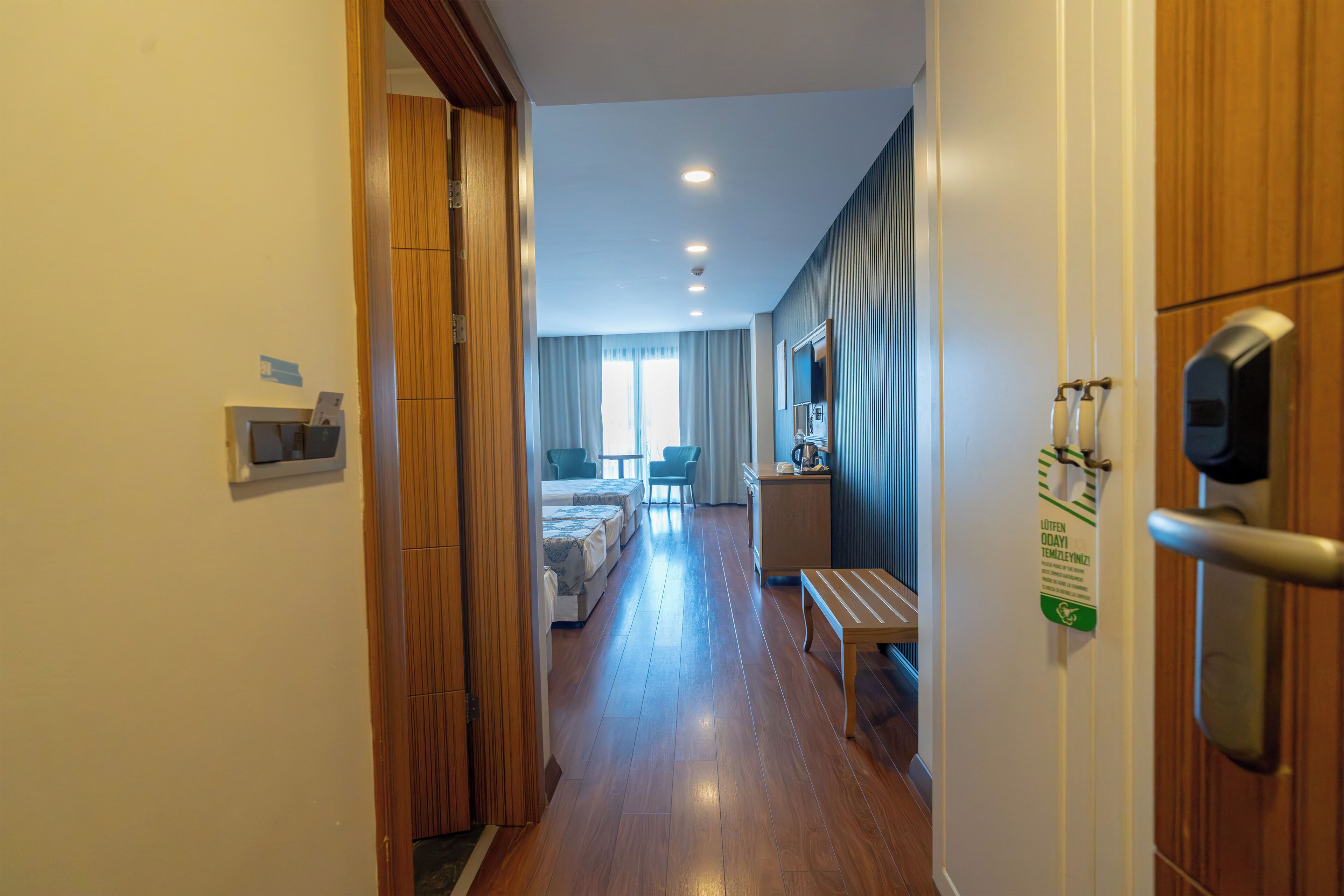 Quarto Familiar | Lençóis de algodão egípcio, roupa de alta qualidade, minibar 