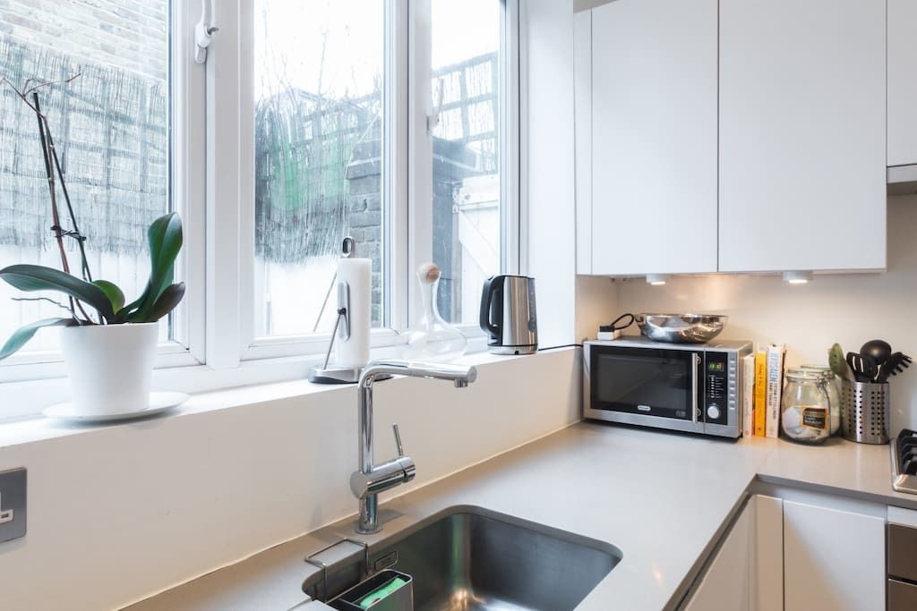 Apartamento, 1 quarto | Cozinha privada | Um frigorífico/congelador grande, um micro-ondas, um forno 