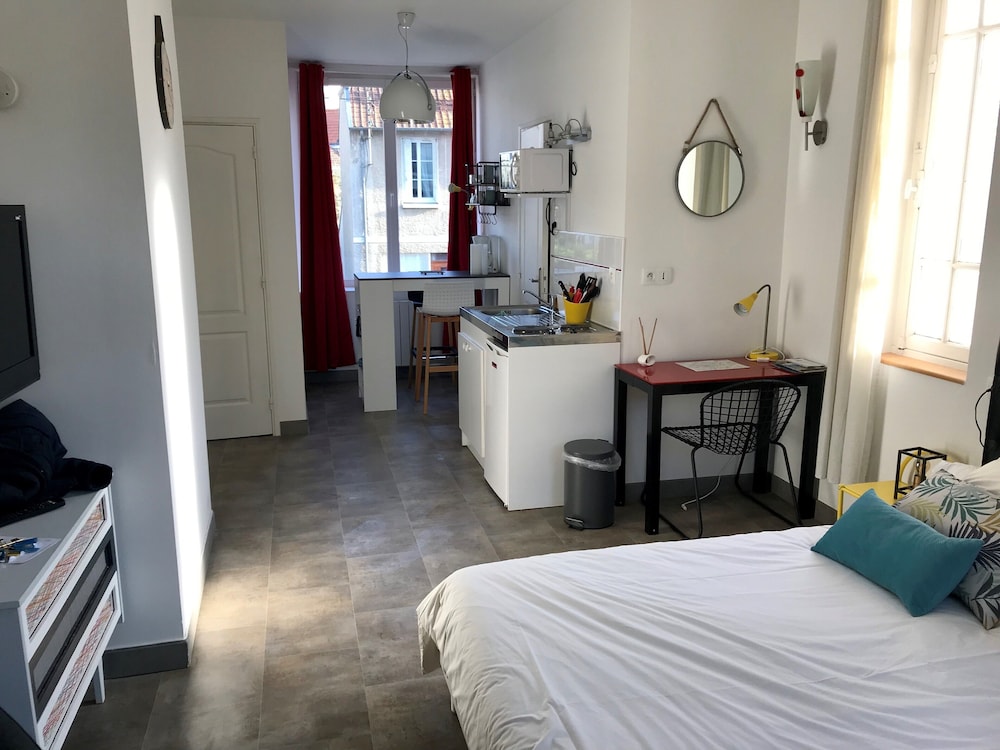 Amplio Estudio En Una Casa De Campo Urbana - Sationnement Gratis Y Fácil - Rennes
