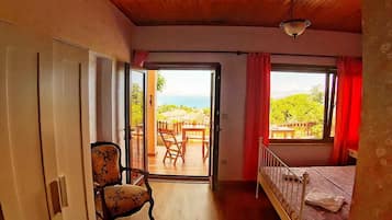 Quarto Deluxe, 1 cama queen-size, vista para o mar | Roupa de alta qualidade, cortinas/cortinados opacos