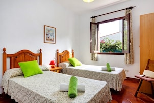 Villa, 3 quartos, piscina privativa | 3 quartos, cofre no quarto, ferro/tábua de engomar