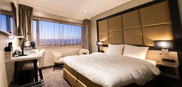 Cofre no quarto, secretária, ferro/tábua de engomar, Wi-fi grátis 