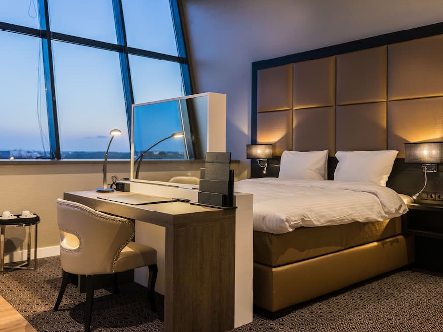 Cofre no quarto, secretária, ferro/tábua de engomar, Wi-fi grátis