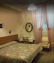 Quarto Duplo ou Twin | Cofre no quarto, Wi-fi grátis, roupa de cama fornecida 