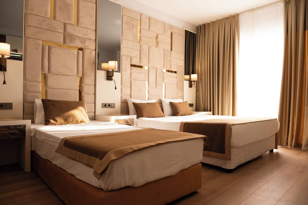 Quarto triplo standard | 1 quarto, cofres nos quartos, escrivaninha