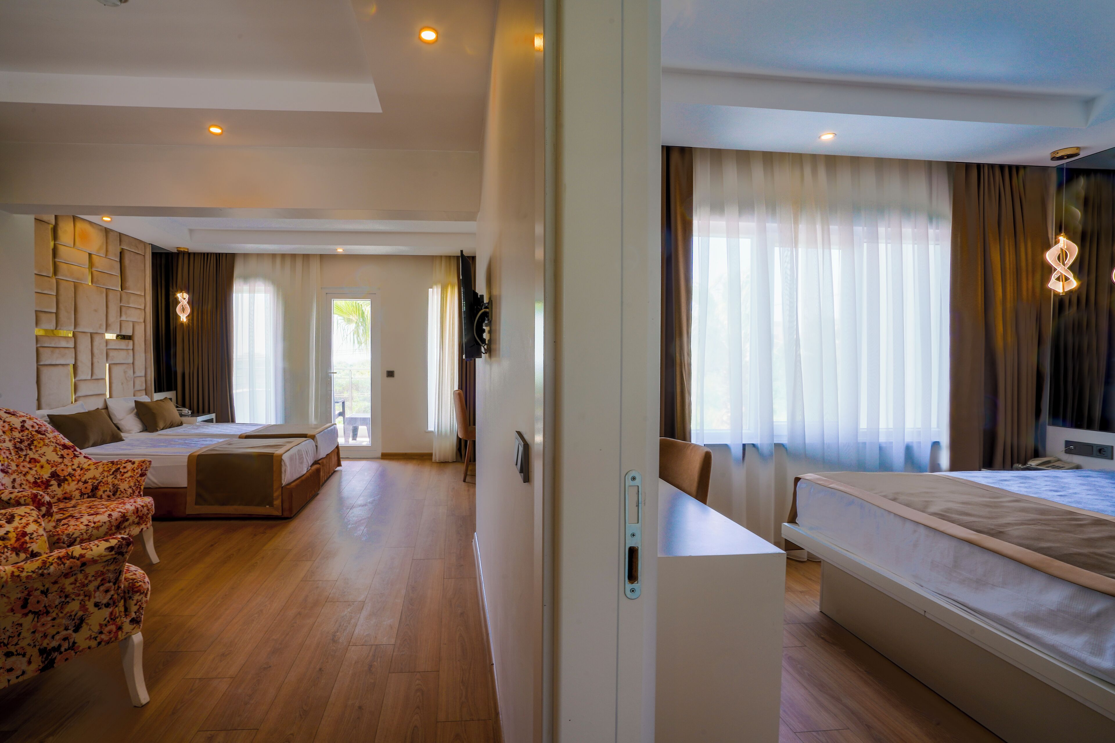 1 quarto, cofre no quarto, secretária 