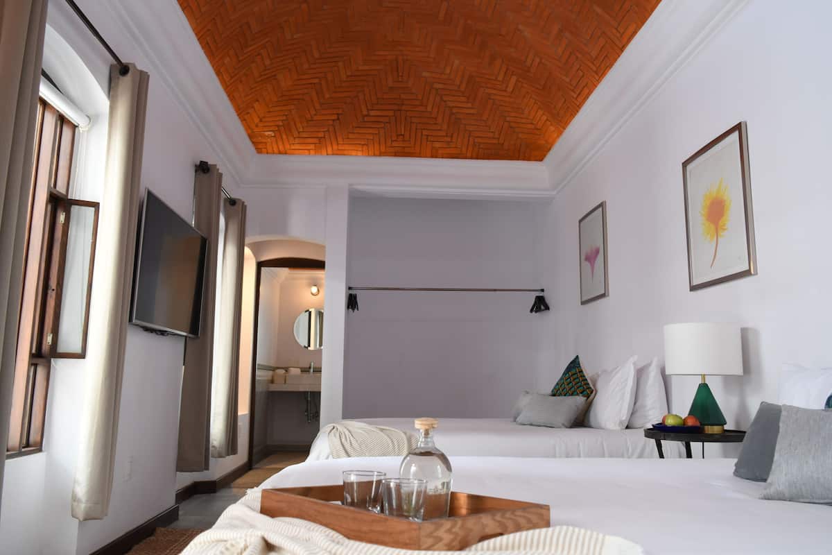 Quarto superior | 1 quarto, roupas de cama premium, edredons de pluma, cortinas blackout