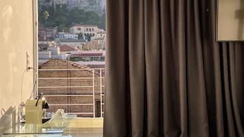 Penthouse, 1 cama queen-size, vista para a colina | Cofre no quarto, com decoração personalizada