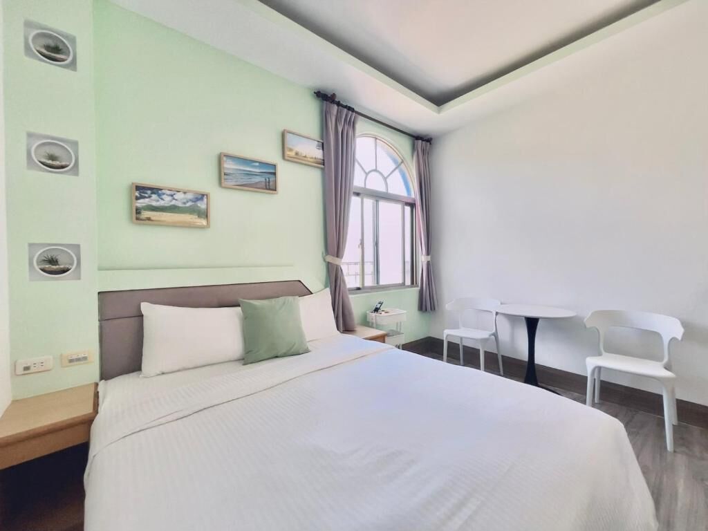 Quarto Duplo Standard | Secretária, cortinas/cortinados opacos, Wi-fi grátis 