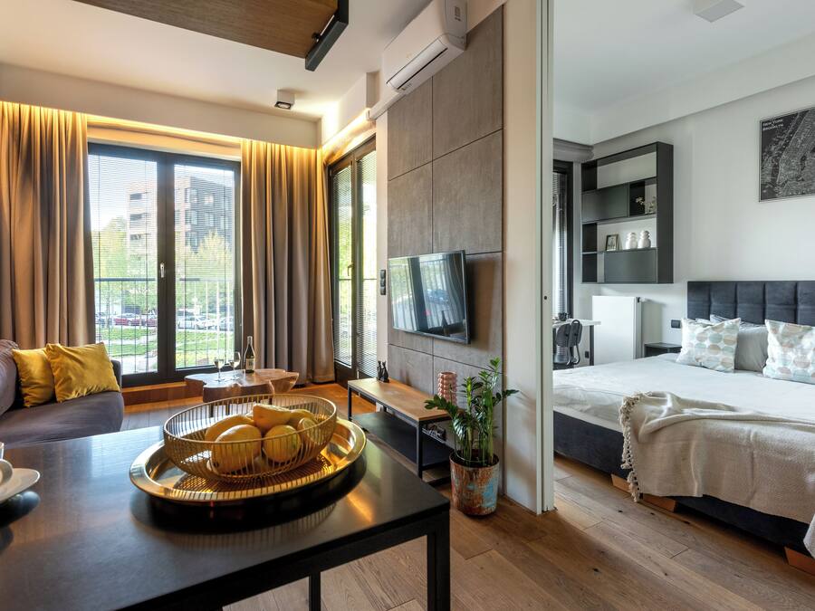 Apartamento elite, ar-condicionado, vista para o pátio | Área de estar | TV LED