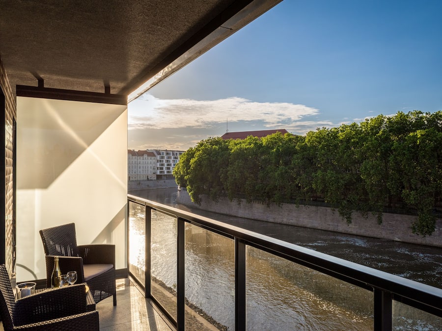 Apartamento clássico, vista para o rio | Vista da sacada