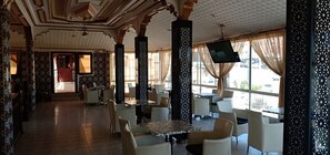 Café da manhã, almoço e jantar; culinária marroquina 