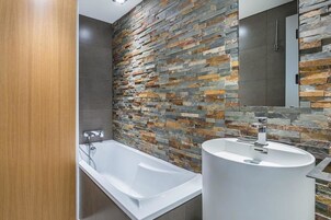 Apartamento, suíte (Residence Les Sapins) | Banheiro | Chuveiro