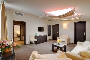 Suite Júnior | Sala | Televisor 