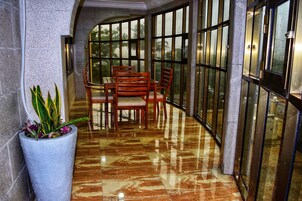 Quarto Quádruplo Executivo, várias camas | Vista da varanda