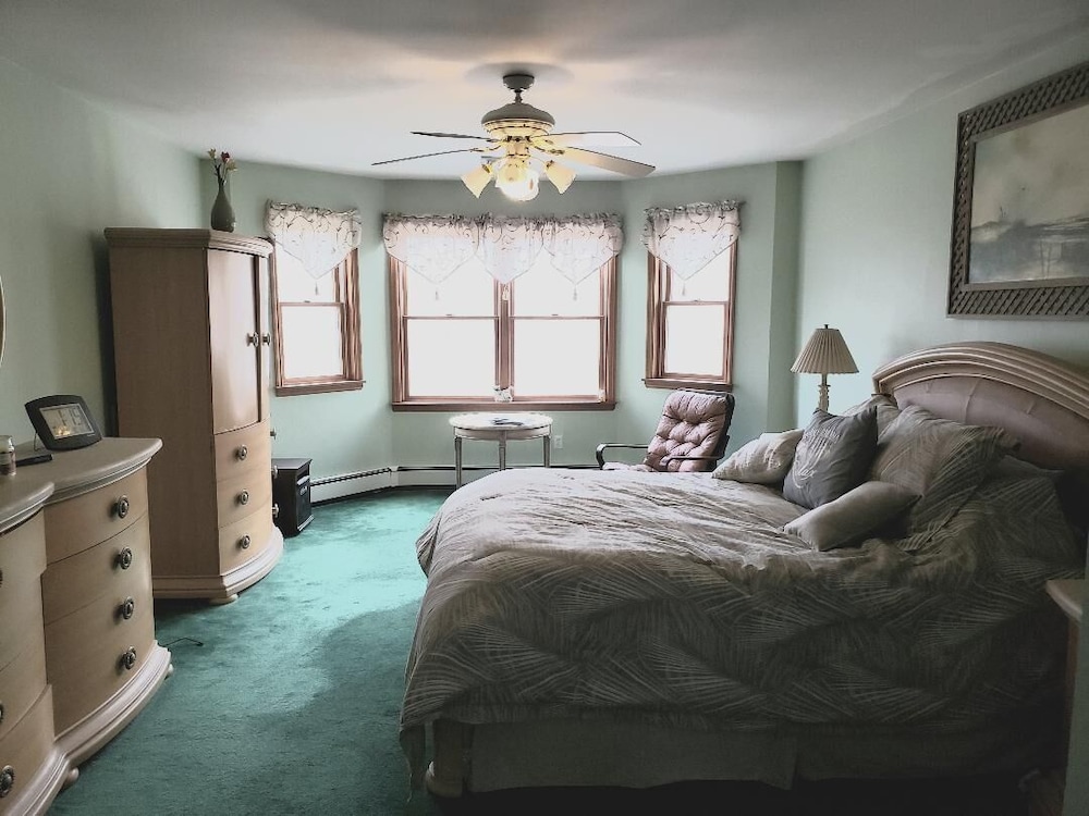 Spacious Colonial On 2 Plus Acres - Bear Mountain, NY