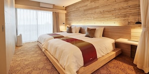 Quarto Twin Deluxe, várias camas | Com decoração personalizada, com mobília individualizada, secretária 