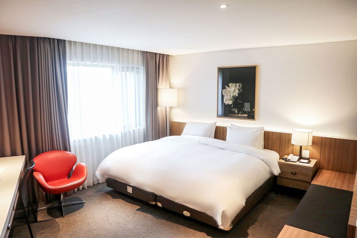 Roupa de alta qualidade, minibar, cofre no quarto