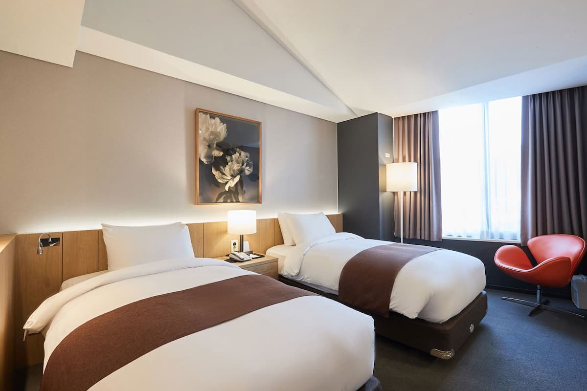 Roupa de alta qualidade, minibar, cofre no quarto