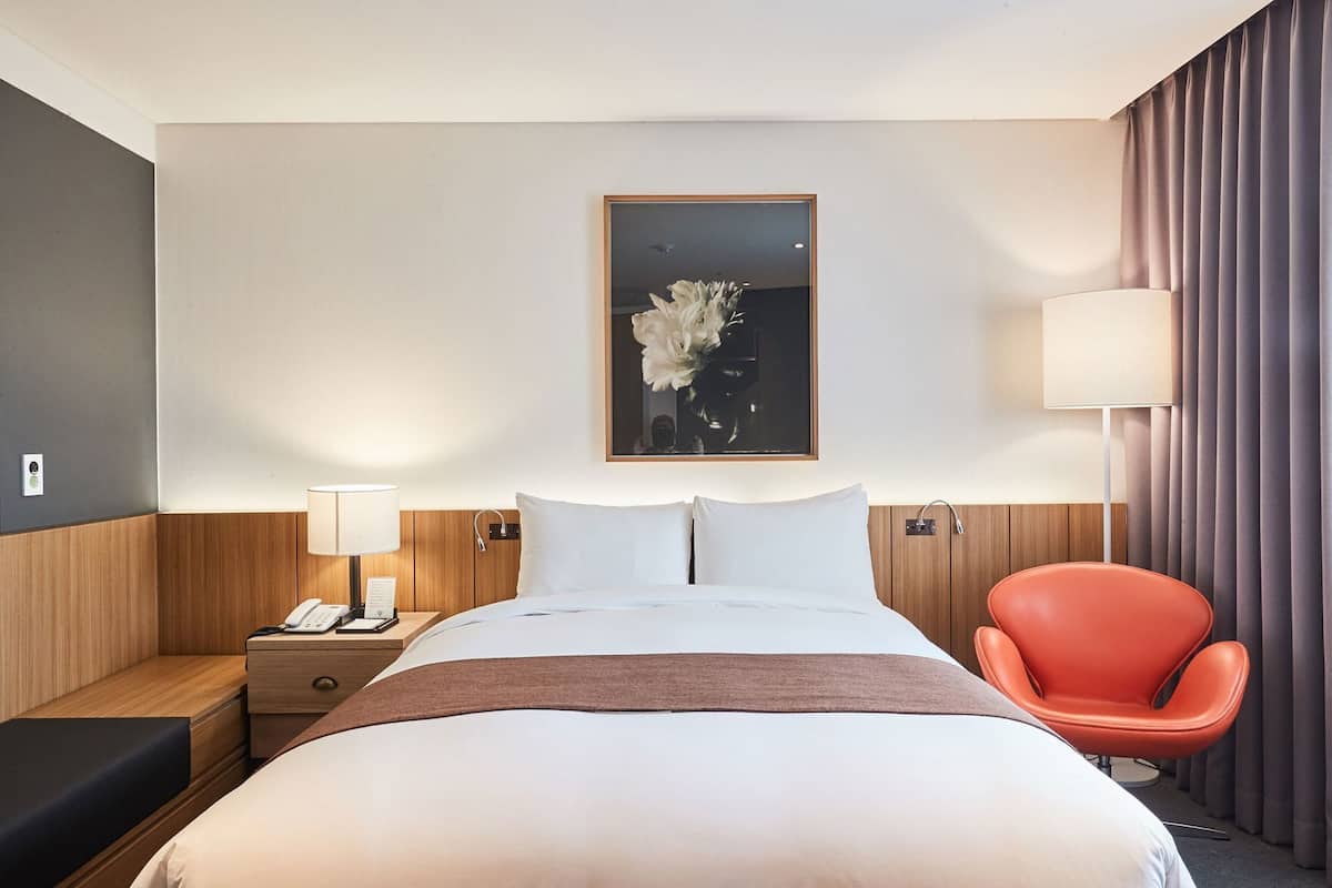 Roupa de alta qualidade, minibar, cofre no quarto