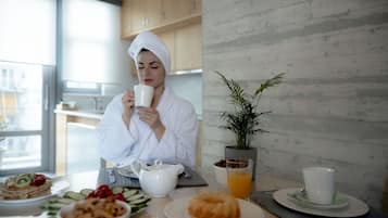 Pequeno-almoço self-service diário (5 EUR por pessoa)