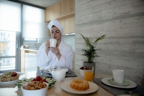 Café da manhã self-service todos os dias (EUR 5 por pessoa) 