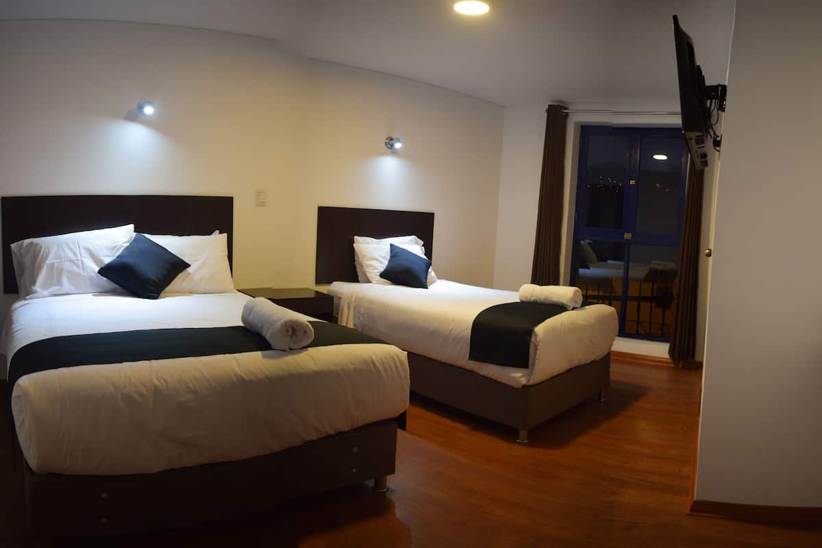 Quarto Triplo Superior | Secretária, secretária adequada para computadores portáteis