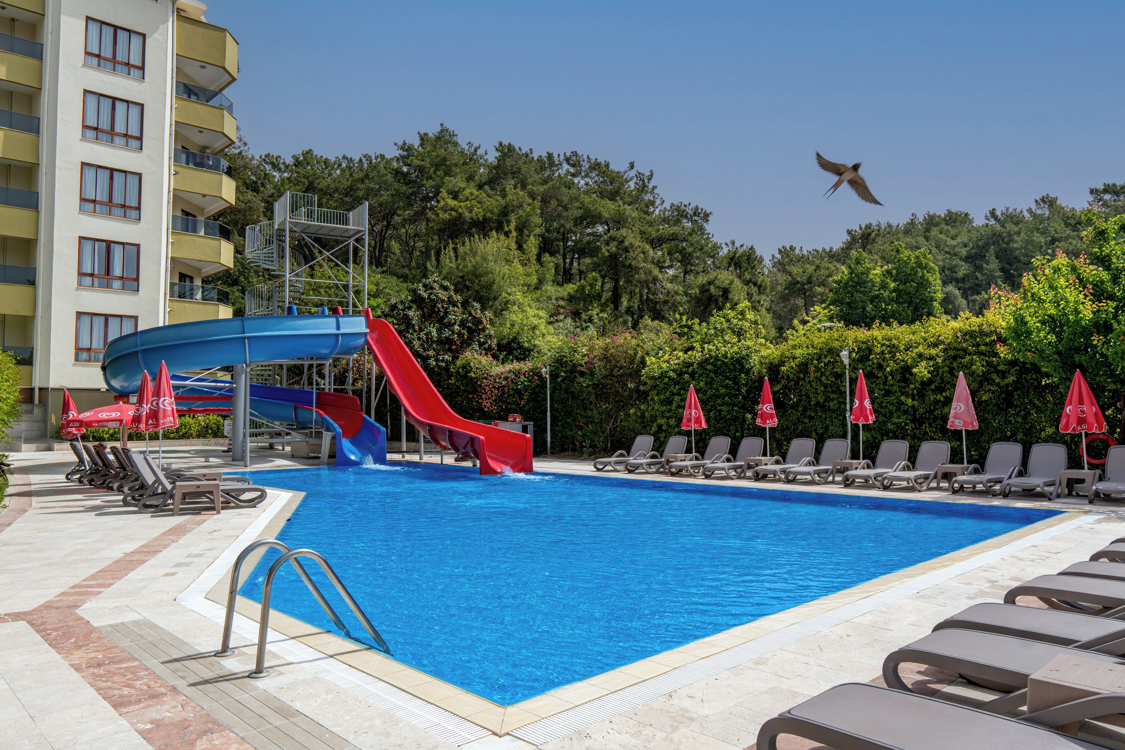 3 piscinas exteriores, da(s) 7:00 à(s) 20:00, toldos gratuitos 
