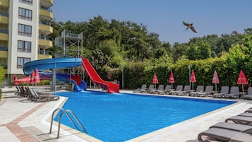 3 piscinas exteriores, da(s) 7:00 à(s) 20:00, toldos gratuitos