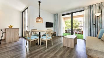 1 quarto, cofres nos quartos, escrivaninha, berços (sobretaxa)