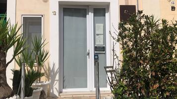 TV de ecrã plano, leitor de DVD