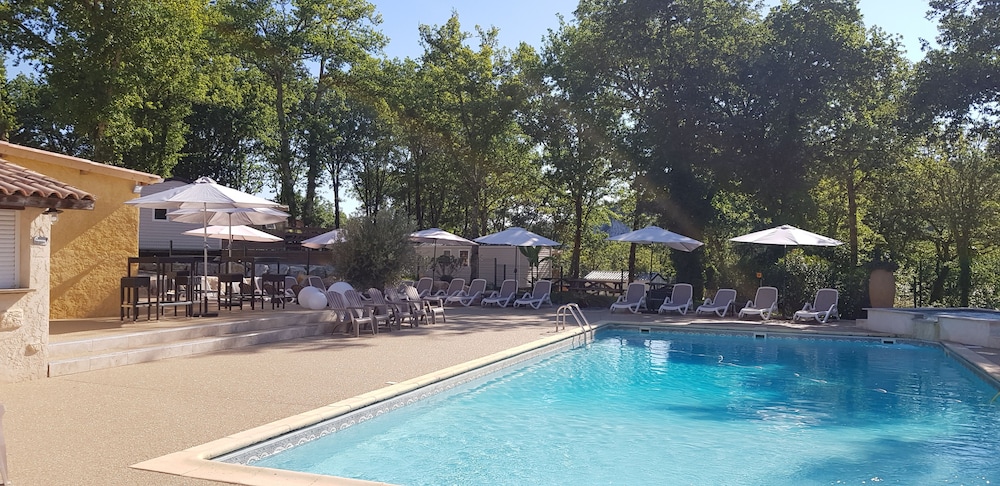 Camping Et Village Vacances La Cheneraie - Saint-Cirq-Lapopie