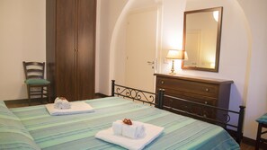Apartamento, 1 quarto (Blu) | Edredões de penas, cortinas/cortinados opacos, quartos insonorizados 
