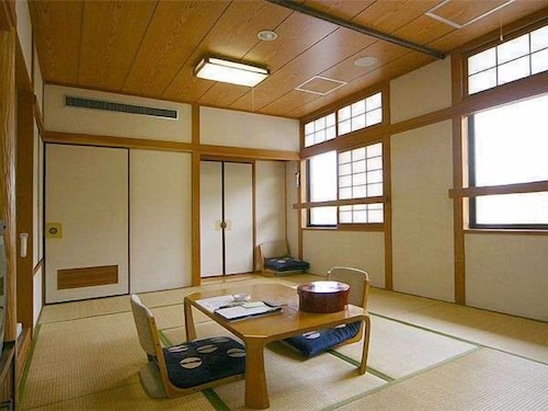 Nigitatsu Kaikan - Matsuyama