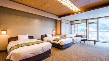 Superior Twin Room - Indoor Bath - Non-Smoking | Secretária, roupa de cama fornecida 