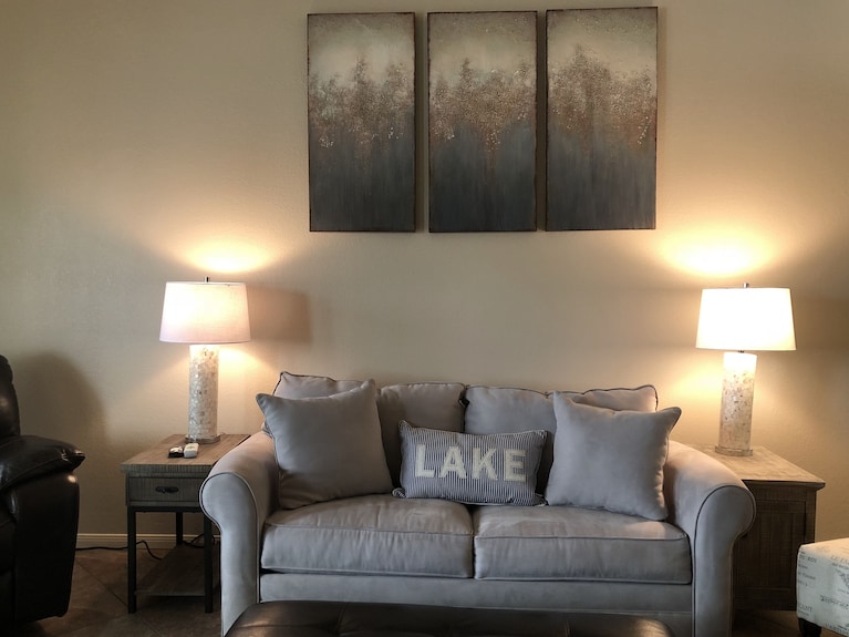 Serene Lake View Villa At Island On Lake Travis - Texas