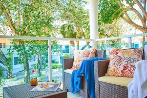 Estúdio standard, sacada, vista para o pátio | Terraço/pátio