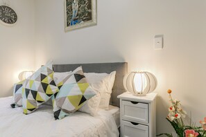 Estúdio, 1 cama de casal | Ferros/tábuas de passar roupa, Wi-Fi de cortesia, roupa de cama