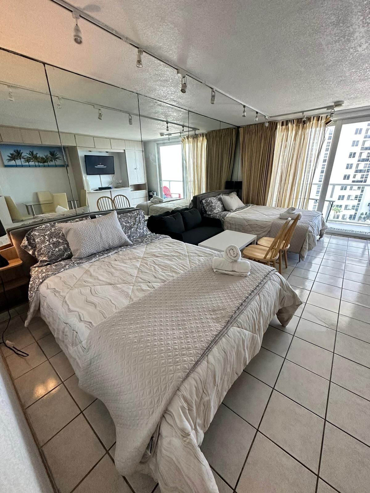 Studio On The Beach With Amazing Oceanview Balcony.str-02256 - Sunny Isles Beach, FL