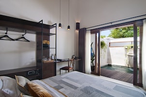 Villa de Luxo | Minibar, cofre no quarto, secretária 
