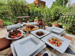 Pequenos-almoços, almoços e jantares servidos 