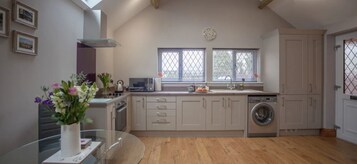 Casa de campo | Cozinha privada | Geladeira grande, micro-ondas, fogão, cooktop