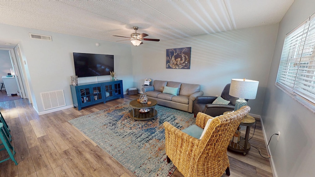Beautifully Updated 2 Bed / 1 Bath On Intercoastal - Pinellas County, FL