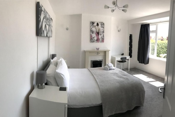 Roupa de alta qualidade, secretária, ferro/tábua de engomar