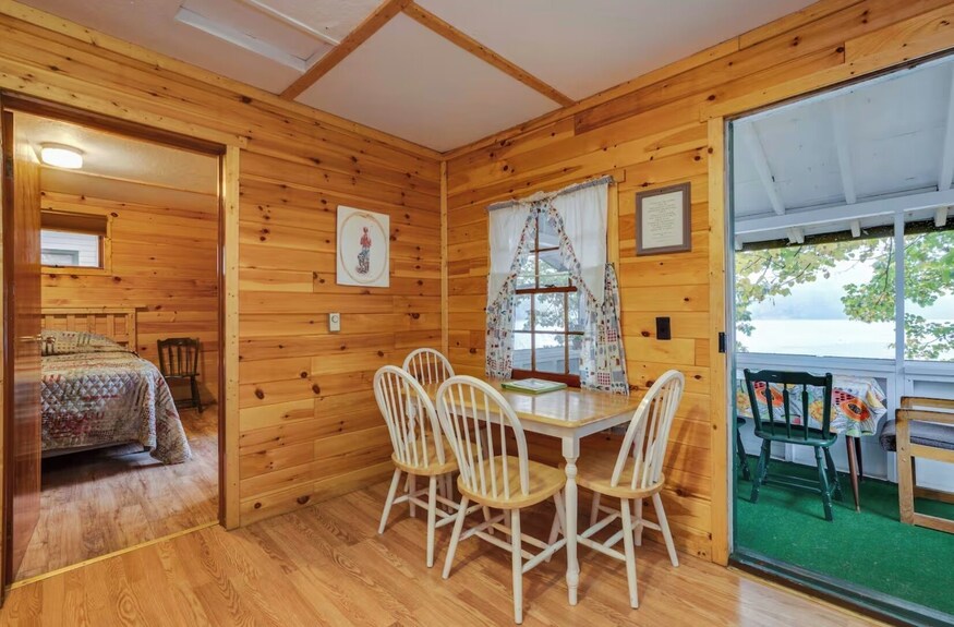 Cottage Au Bord De L'eau Avec Couchers De Soleil Sur La Montagne - Adirondacks