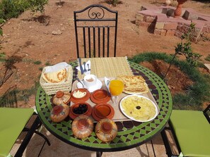 Pequeno-almoço continental diário incluído 